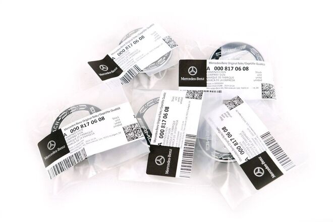 Передняя эмблема на бампер/капот AMG - A0008170608